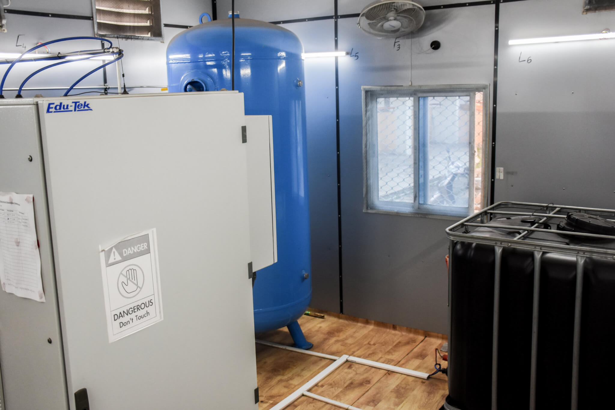 Hydrogen-based microgrid energy system - Enapter Hydrogen-based microgrid energy system - Enapter